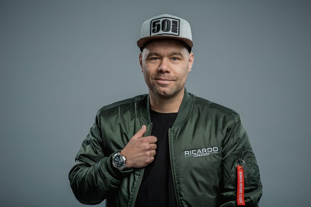 RICARDO MORENO | Artist Fanshop